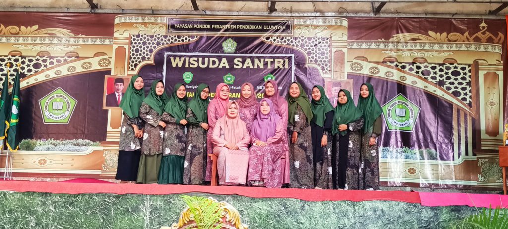 Wisuda Santri Pondok Pesantren Uluwiyah - Pondok Pesantren Uluwiyah
