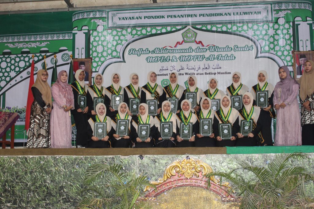 HAFLAH AKHIRUSSANAH PONPES PENDIDIKAN ULUWIYAH MOJOKERTO - Pondok Pesantren Uluwiyah